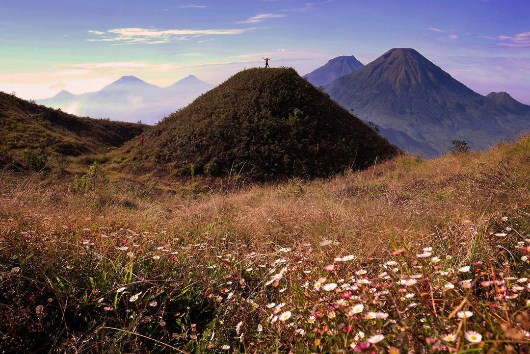 Berapa Perkiraan Biaya Pendakian Gunung Prau Dari Jakarta? - Triptofun